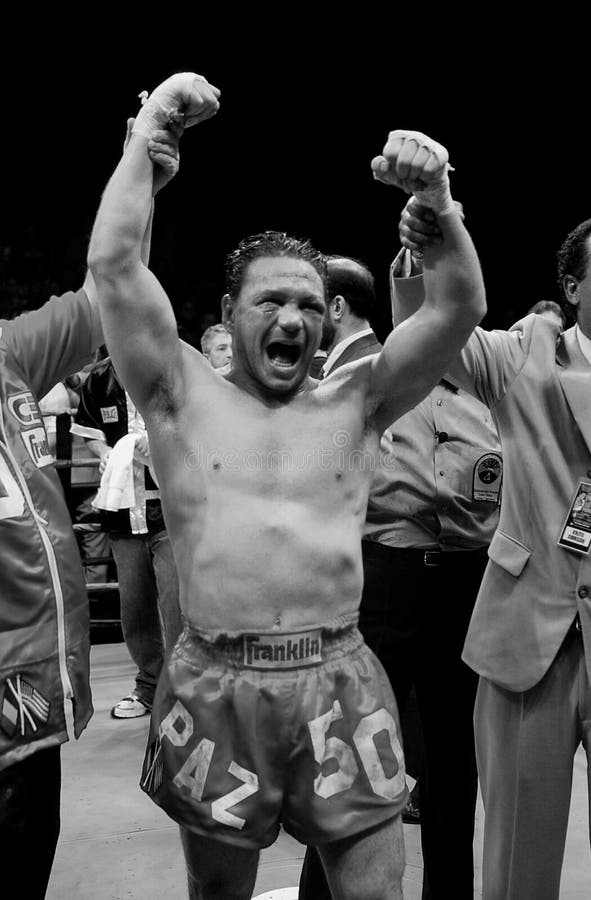 Vinny Paz V Tocker Pudwell 50. Sieg Redaktionelles Stockbild - Bild von ...