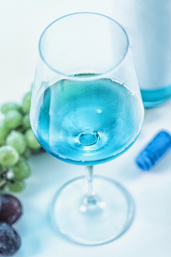 Vino azul imagen de archivo. Imagen de copia, fondo - 200182491