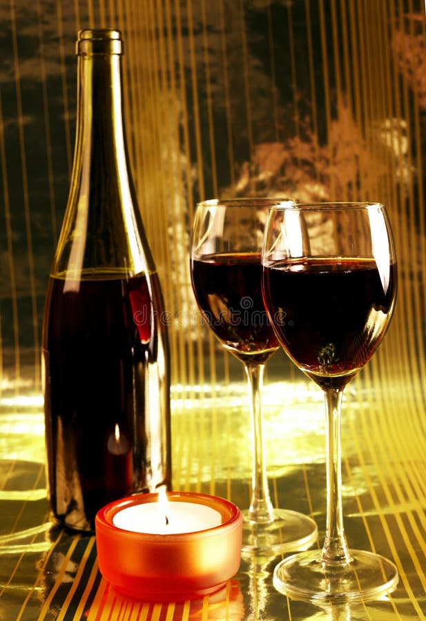 Vino rojo foto de archivo. Imagen de cristal, burbuja - 8990518