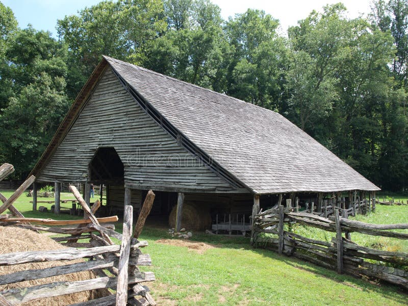 Old Barn in Smoky Mountains Stock Photo - Image of mountain, rustic ...