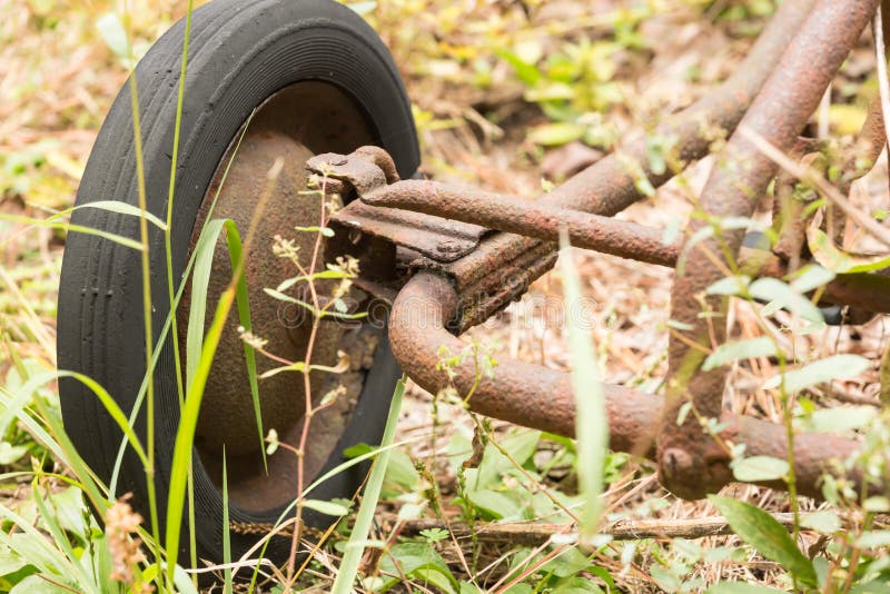 Abandoned Bicycle stock photo. Image of cycle, rusty - 101855032
