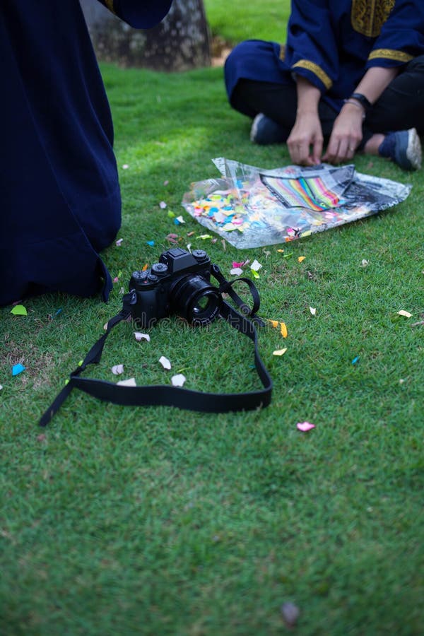 Vintage Camera Grass Bits Colored Paper Stock Photos - Free & Royalty ...