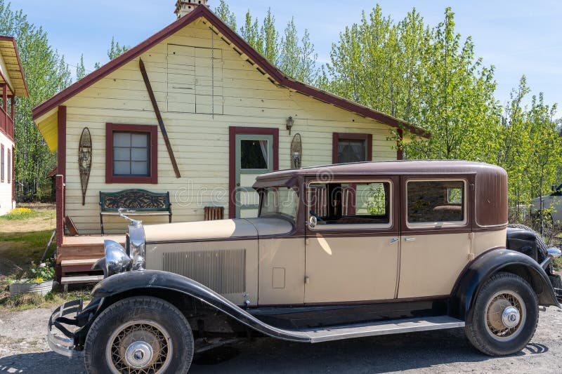 Vintage Car by Rustic House in Rural Setting Editorial Photo - Image of ...