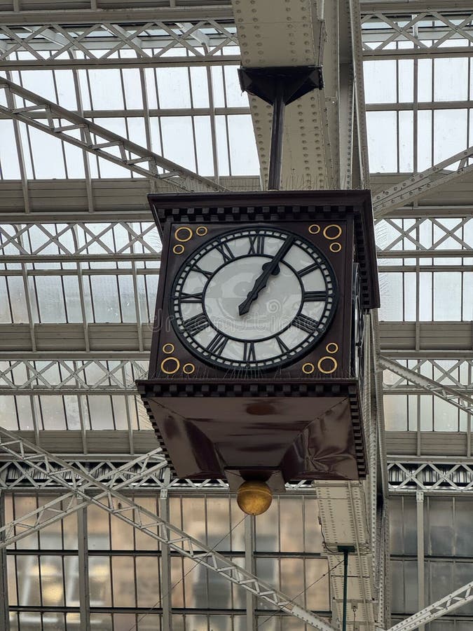 Vintage Clock in Glasgow Central Train Station Stock Image - Image of ...