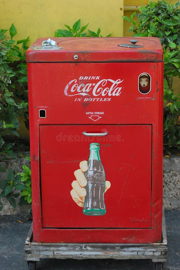 Vintage Coca-Cola Vending Machine Editorial Photography - Image of ...