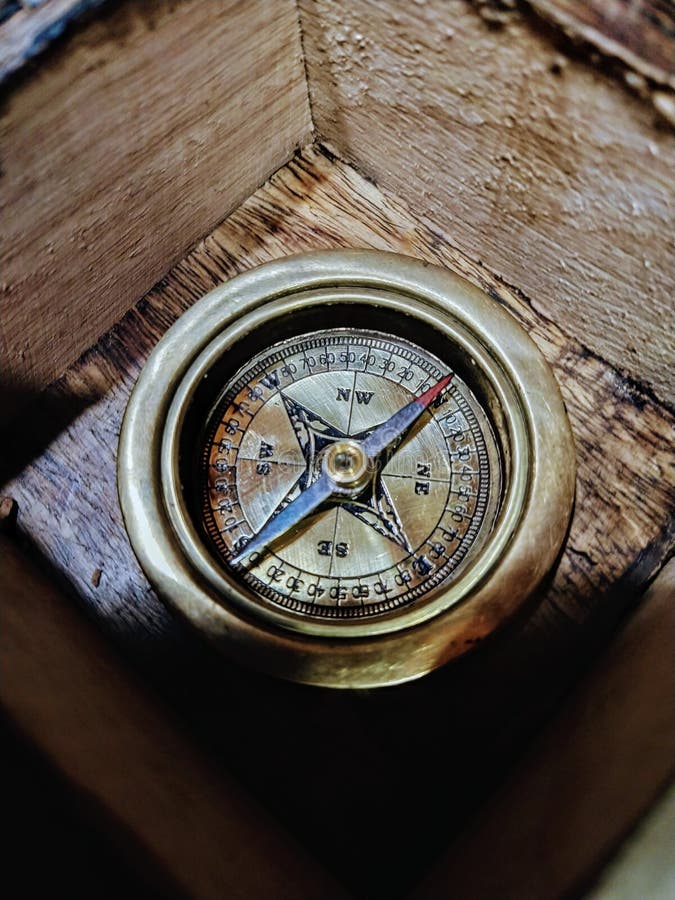 Vintage Compass, Caja Antigua Foto de archivo - Imagen de viejo ...