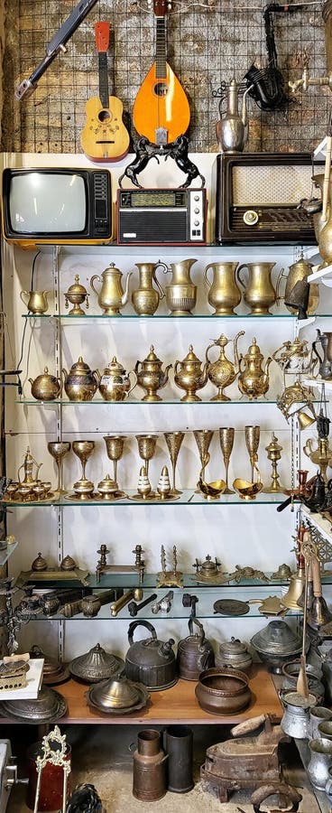 Vintage Items in Antique Shop Editorial Photography - Image of ...