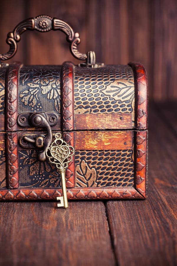 Vintage Key And Old Treasure Chest Stock Image - Image of metal, luxury ...