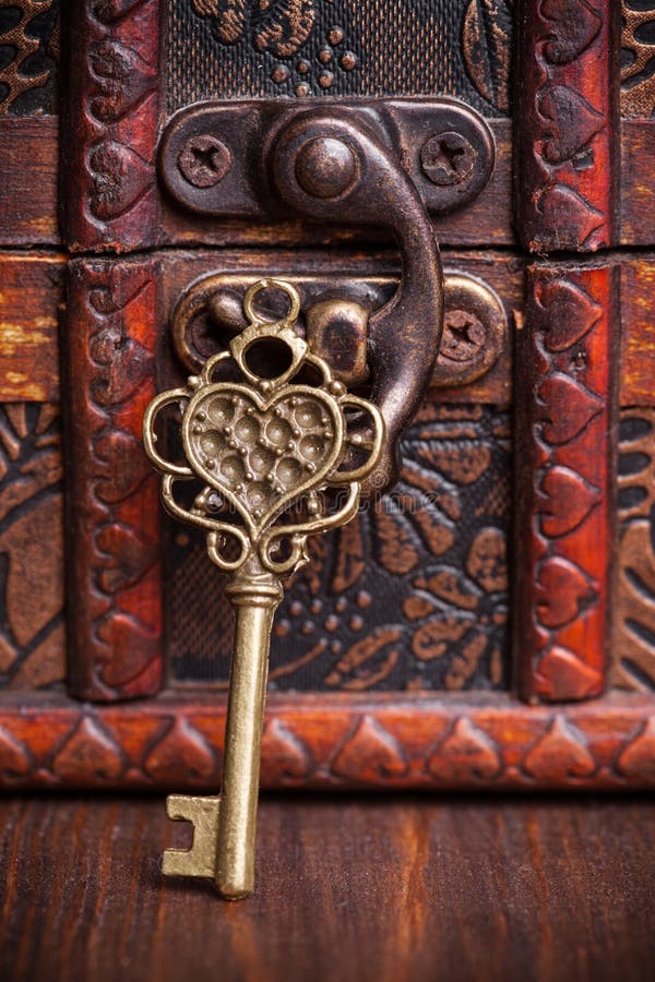 Vintage Key and Old Treasure Chest Stock Photo - Image of retro, gold ...