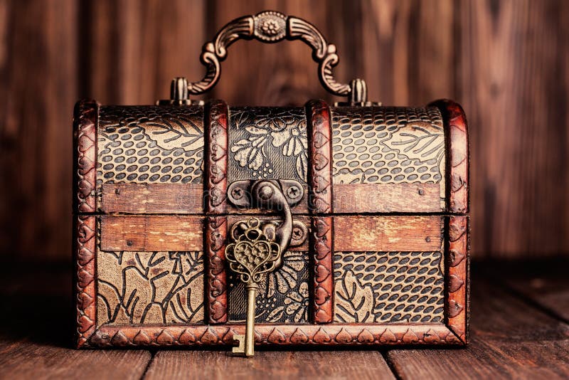 Vintage Key and Old Treasure Chest Stock Image - Image of rich, golden ...