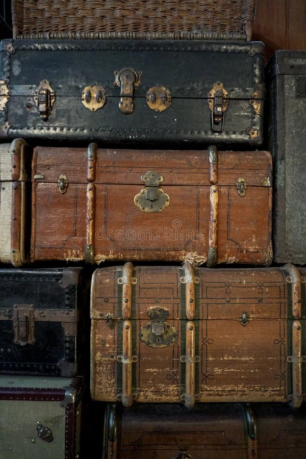 27,119 Vintage Luggage Stock Photos - Free & Royalty-Free Stock Photos ...