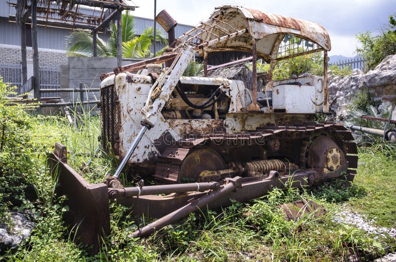 Vintage old bulldozer stock photo. Image of track, bulldozer - 62392944