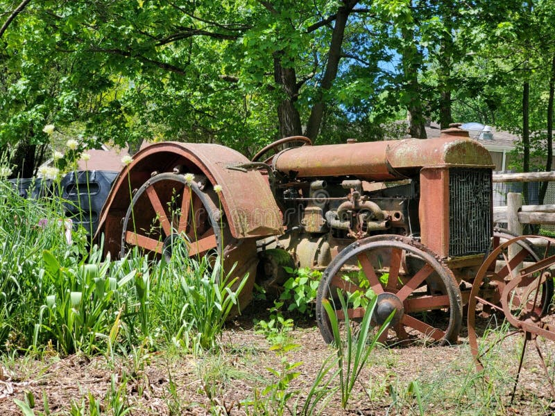 Vintage Old Rusted Farm Tractor Stock Photo - Image of park, tractor ...