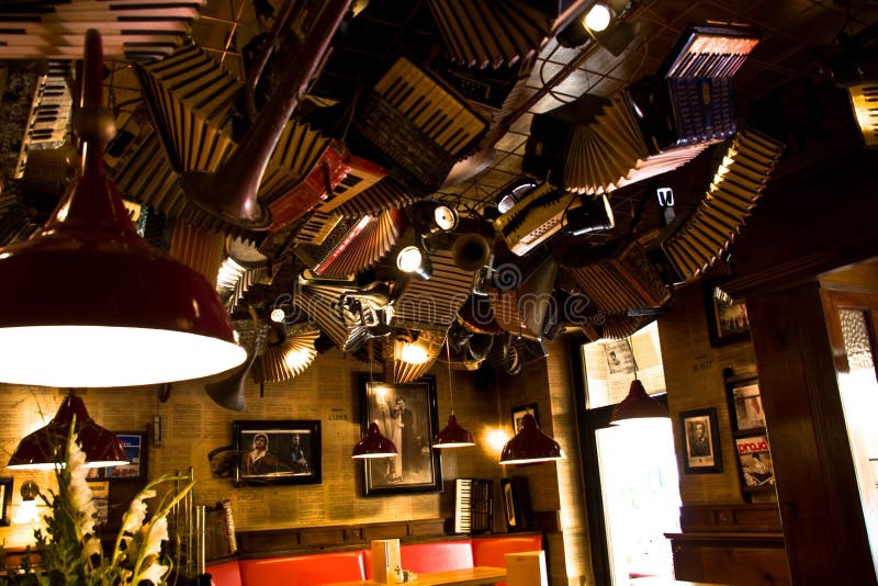 Vintage pub editorial stock image. Image of lamp, sound - 17167944