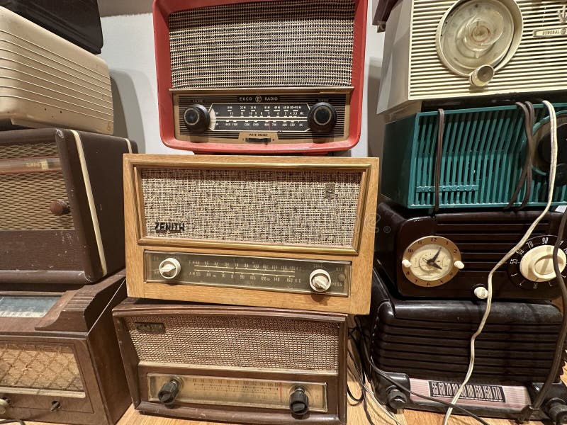 Vintage Radio s editorial photography. Image of speakers - 307031027