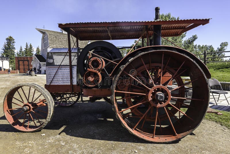 Vintage Running Farm Vehicle Editorial Stock Image - Image of dark ...