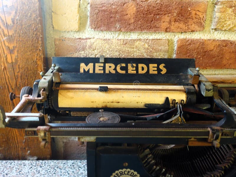 Vintage Rusty Typewriter for Note-taking Editorial Image - Image of ...