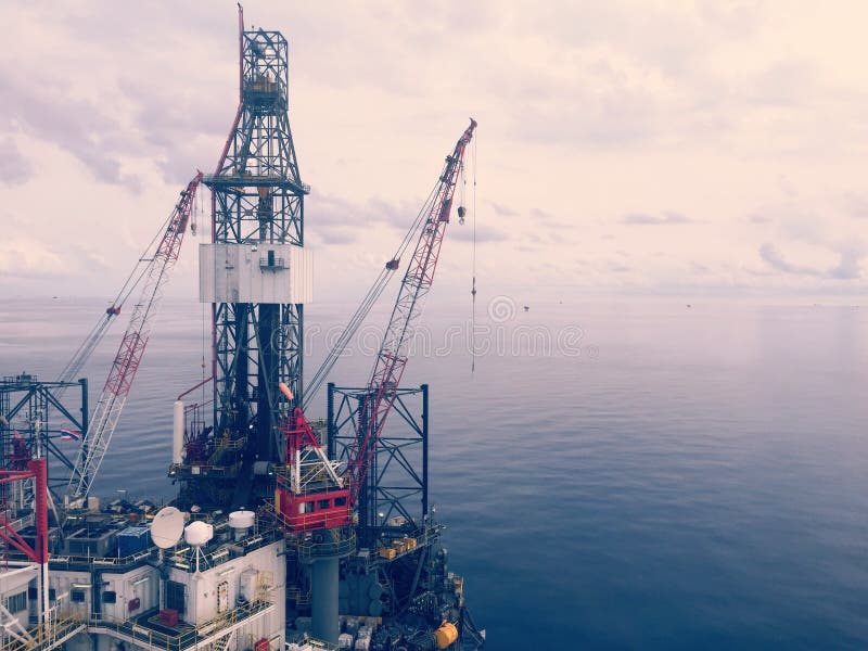Side View Of Offshore Drilling Rig Stock Image - Image of borehole ...