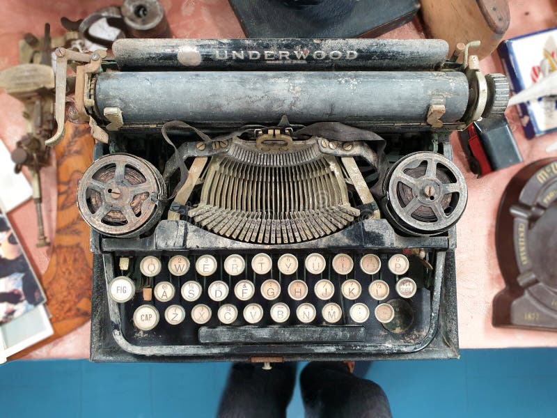 Vintage Underwood Typewriter Editorial Image - Image of wheel ...