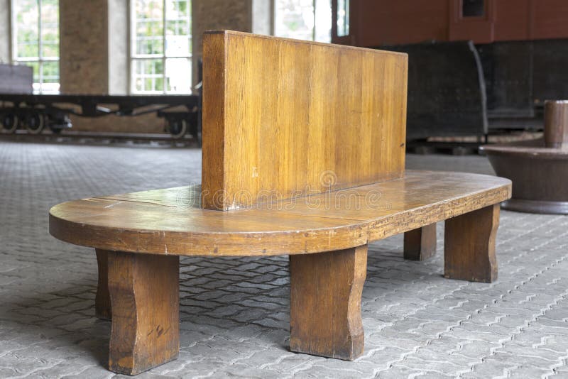 Vintage Wooden Bench at Railway Platform, the Old Style Seating Stock ...