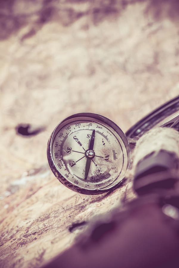 Vintage Worldmap and Compass Stock Photo - Image of burn, discover ...