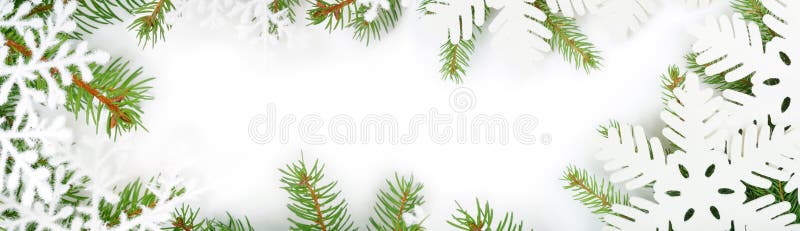 Juldekoration. Ram Med Kvistar, Julgranar, Gula Kulor Och Röda Bär På ...