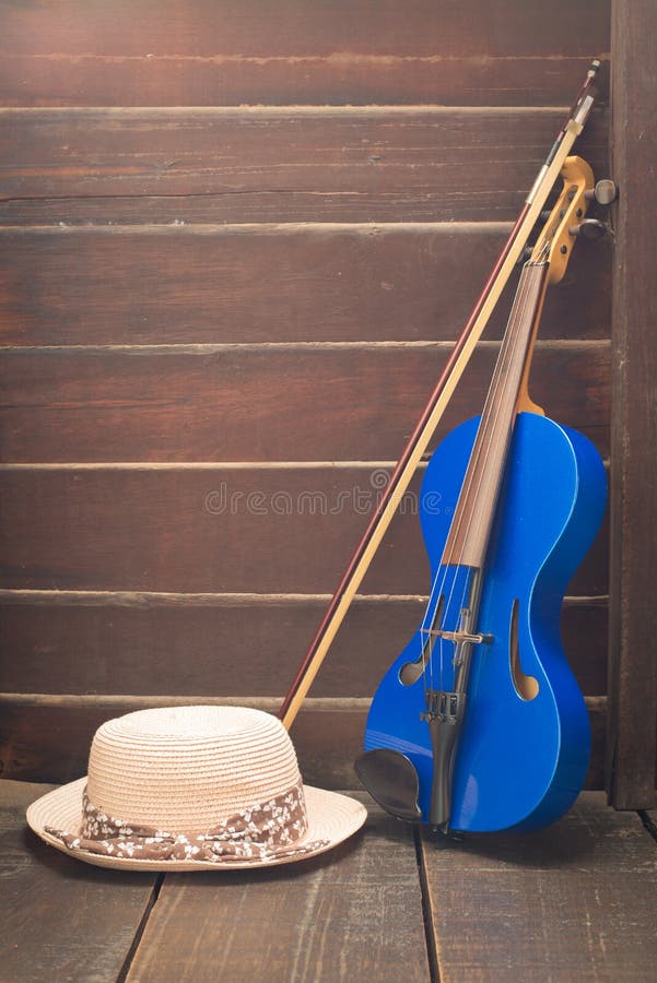 Violín moderno foto de archivo. Imagen de desfile, instrumento - 62328932