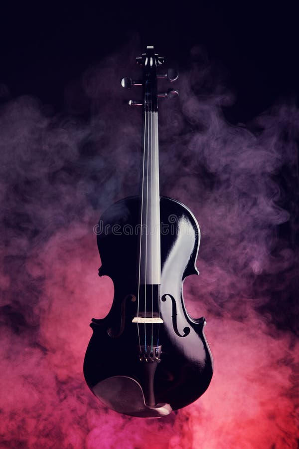 Violín Negro Elegante En Humo Foto de archivo - Imagen de nadie ...