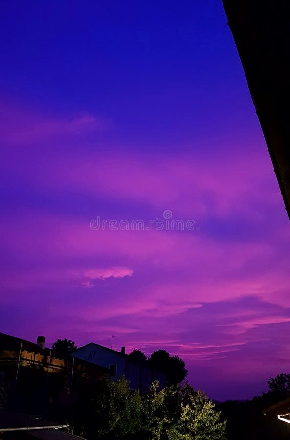 Violet Sunset photo stock. Image du violette, sunset - 104500186