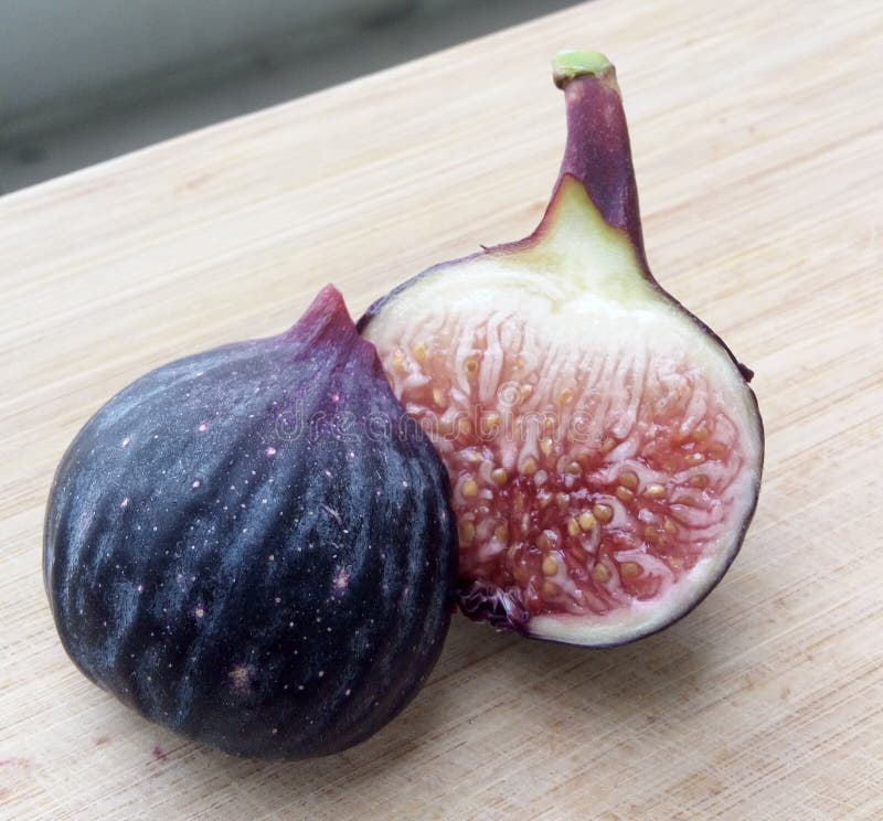 Violette De Sollies Fig Fruit Photo stock - Image du fruits, pourpré ...