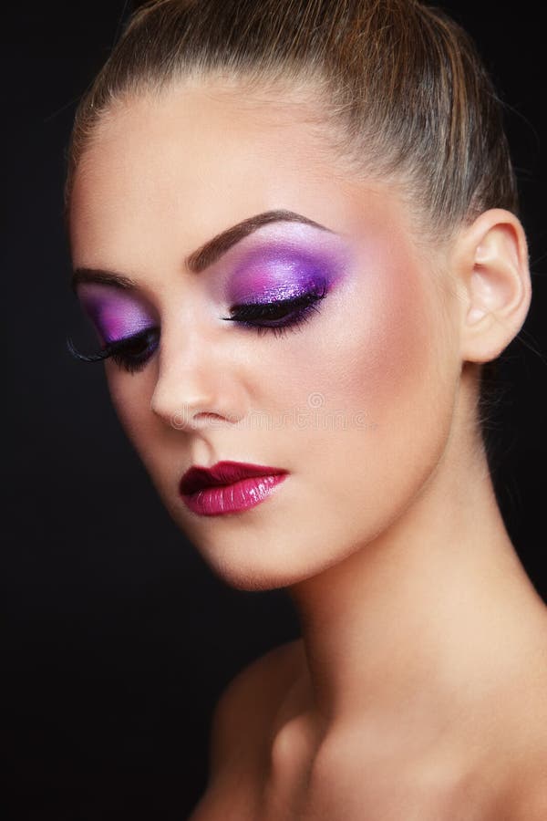 Violettes Auge stockbild. Bild von bezaubernd, schönheit - 7562217