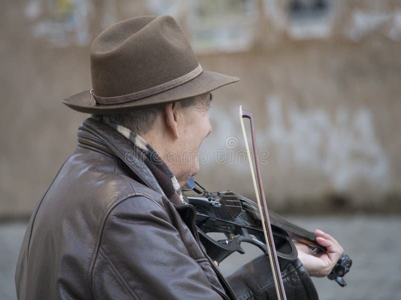 Violin busker editorial stock photo. Image of busker - 88563908
