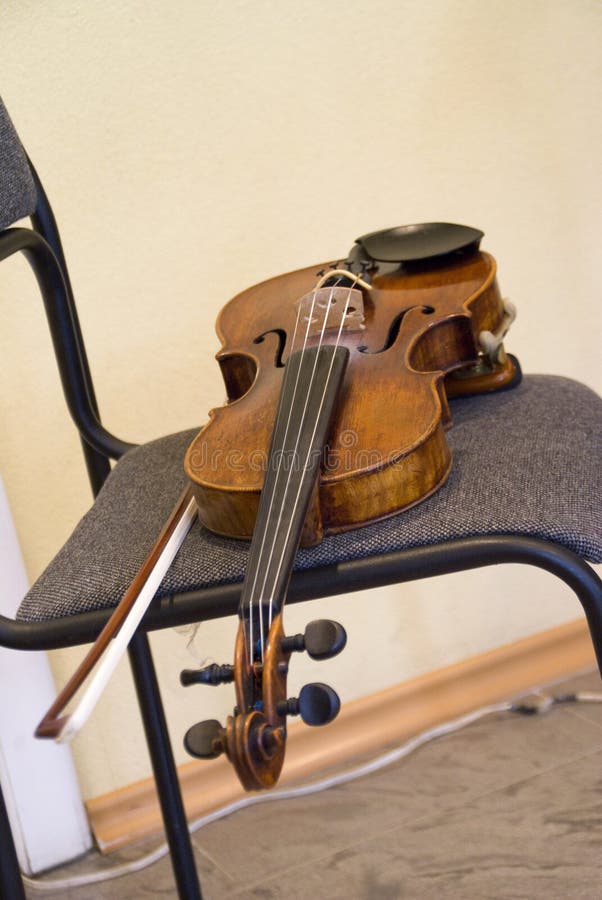 Violin on a chair stock image. Image of rehearsal, equipment - 79165283