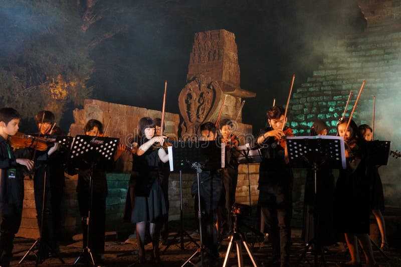 Violin in concert editorial photography. Image of musicians - 43508037