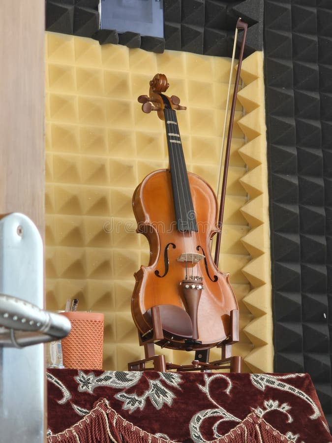Violin on the Desk, Play Your Music Stock Image - Image of time, music ...