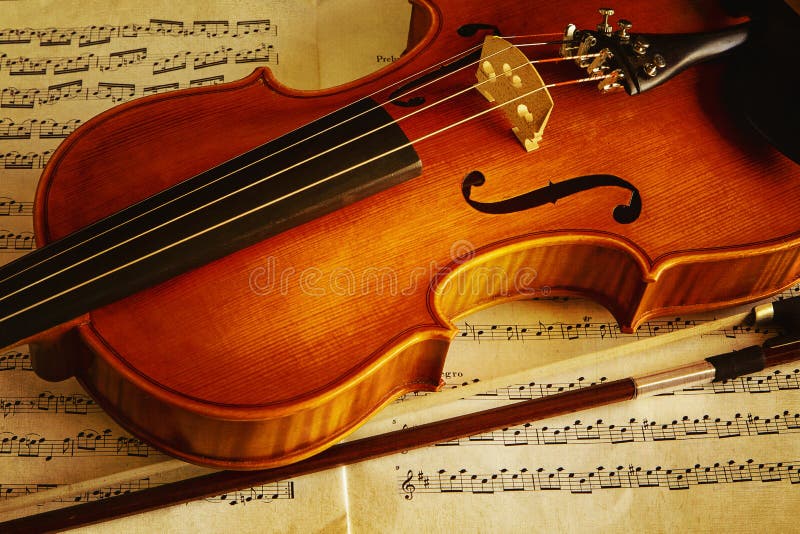 Violino fotografia stock. Immagine di musicale, notazione - 102687984