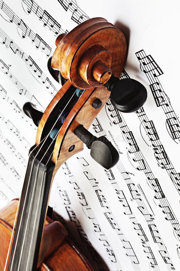 Notes De Violon. Instruments De Musique Avec Partition Photo stock ...