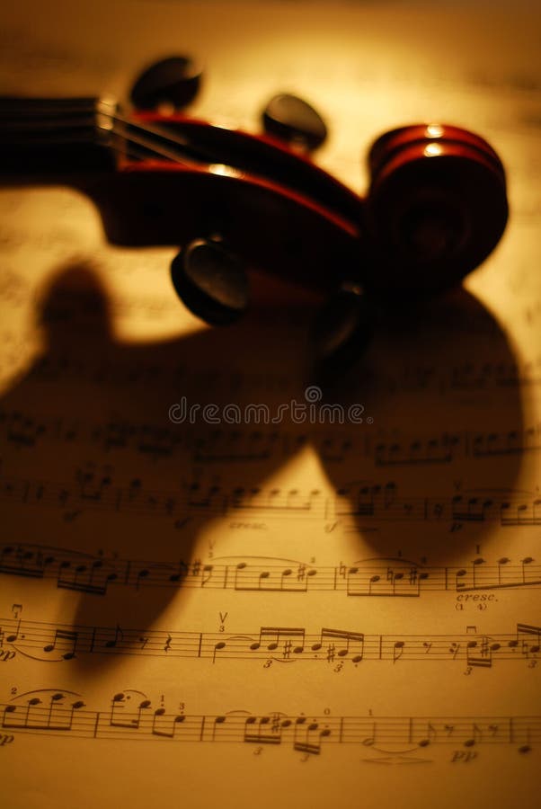 VIOLON (la musique) image stock. Image du chaînes, mozart - 1920925