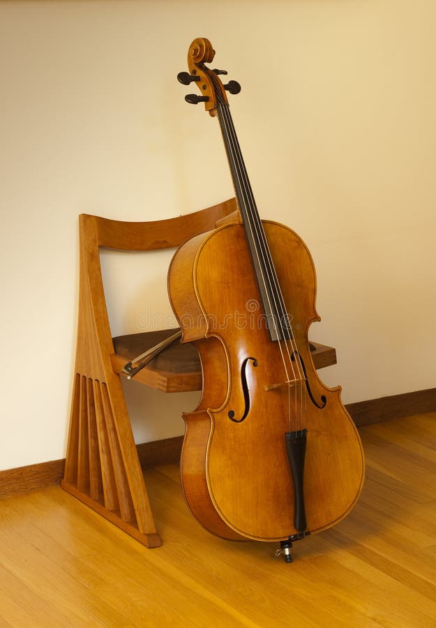 Violoncelle photo stock. Image du classique, exécution - 15050980