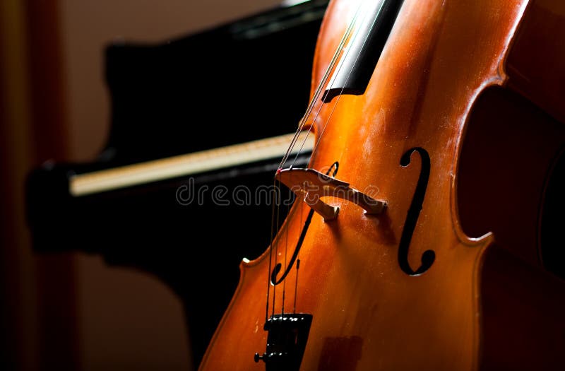 Violoncelle image stock. Image du image, défilement, alto - 39792957