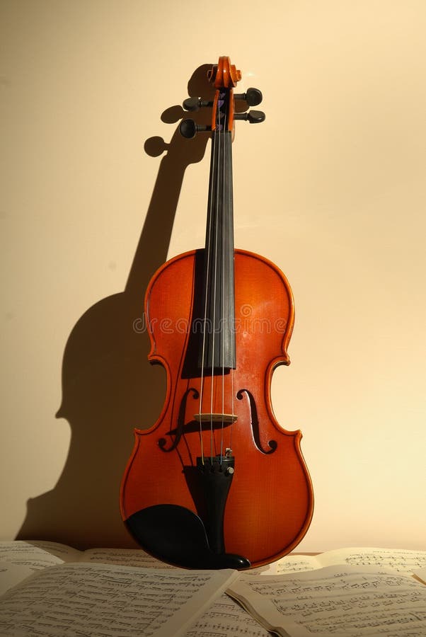 Een deel van viool stock foto. Image of sluipen, operette - 10547942