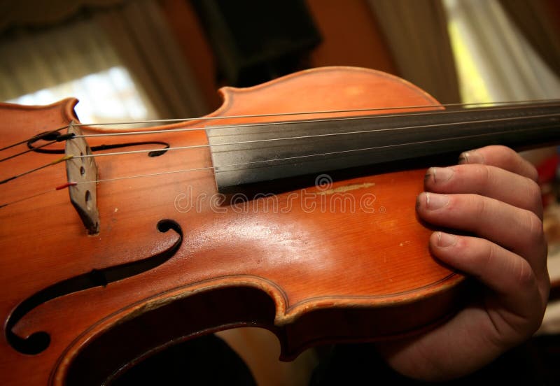 Viool stock foto. Image of stadium, zoet, muzikaal, vinger - 4046050