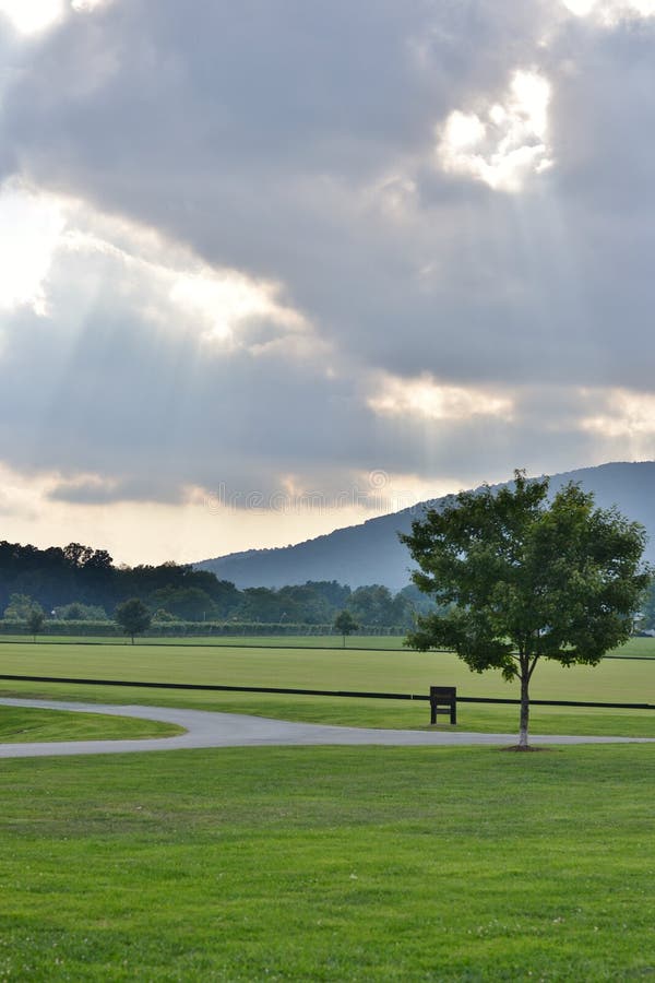 Virginia Countryside photo stock. Image du nuages, explorez - 44225410