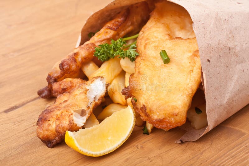 Vis Met Patat. Het Traditionele Engelse Eten. Stock Afbeelding - Image ...