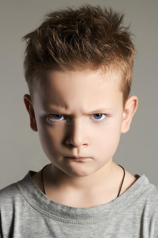 Visage Drôle D'enfant Petit Garçon Beau Image stock - Image of enfant ...