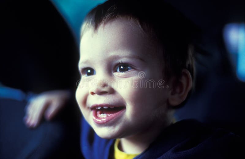 Visage heureux mignon photo stock. Image du sourire, dents - 20133556