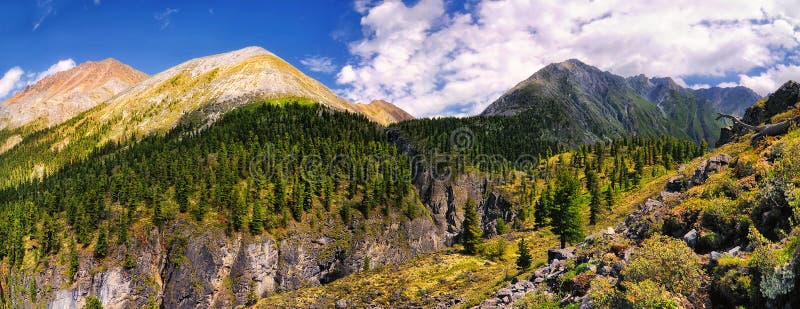 Visión Desde El Rastro De Montaña Foto de archivo - Imagen de exterior ...