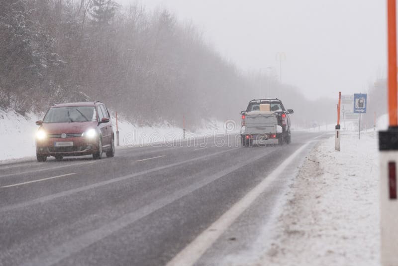 Visibility with Car in the Fog Stock Image - Image of behavior, marker ...