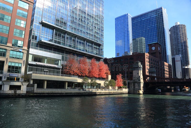 Visit the Chicago River in the Fall To See the Architecture and ...