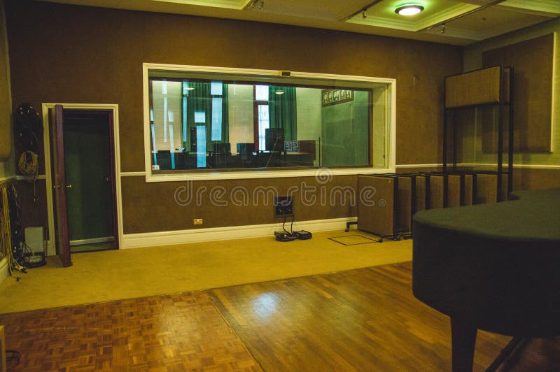 A visit to RAK Studios editorial photo. Image of londons - 277561561